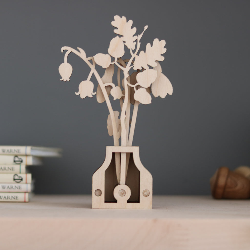 Family Flowers in its own wooden Pot – Betsy & Els